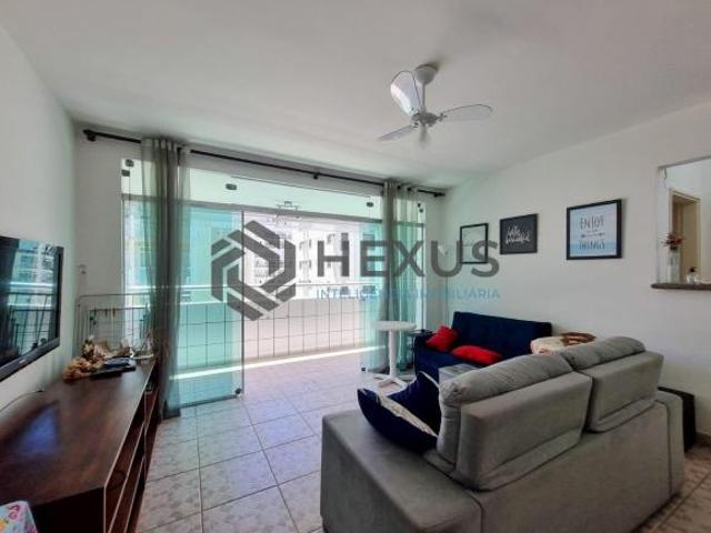 Apartamento com varanda na quadra mar da Praia das Pitangueiras, Guaruja