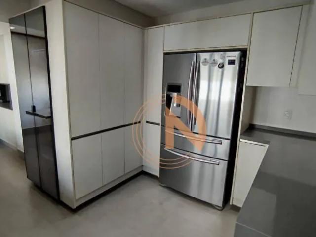 Apartamento com varanda nos Jardins