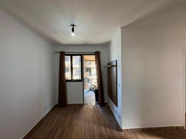 Apartamento com Varanda, Piscina e Vaga Coberta na Vila Mangalot