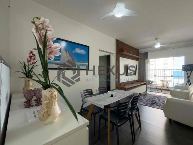 Apartamento com varanda, reformado, vista mar, uma quadra da Praia das Pitanguei