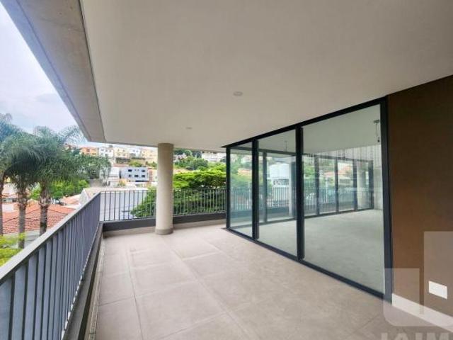 Apartamento com vista livre no Sumaré com 03 suítes e 02 vagas