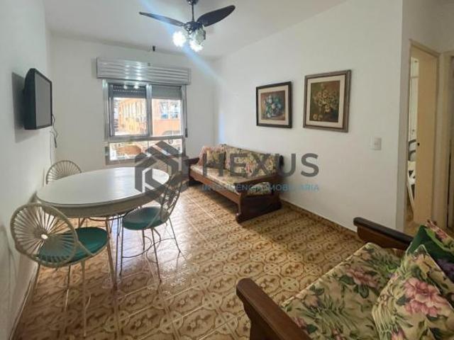Apartamento com vista mar na quadra mar da Praia das Pitangueiras, Guaruja