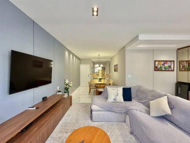 Apartamento com vista mar a 1 quadra da praia nas Pitangueiras – Alfa Imóveis Guarujá