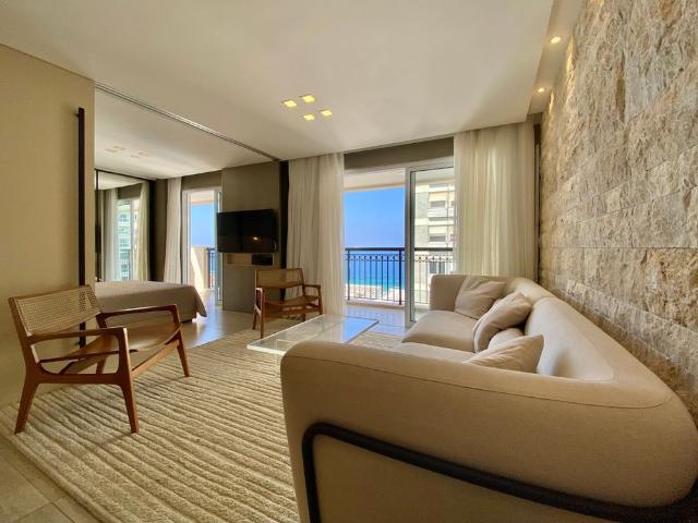 Apartamento com vista mar e duas suítes em Ipanema