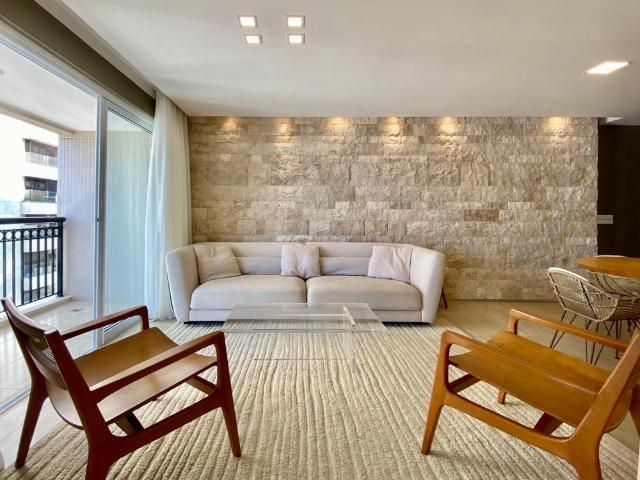 Apartamento com vista mar e duas suítes em Ipanema