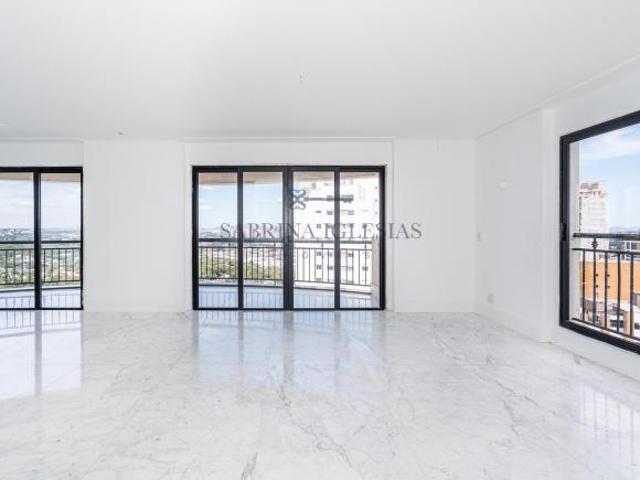 Apartamento com Vista Maravilhosa e 3 suítes no Ec