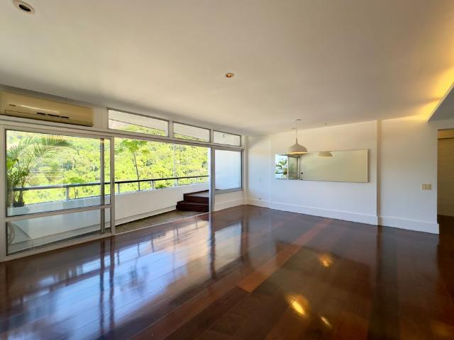 Apartamento com vista panorâmica para locação no Alto Leblon