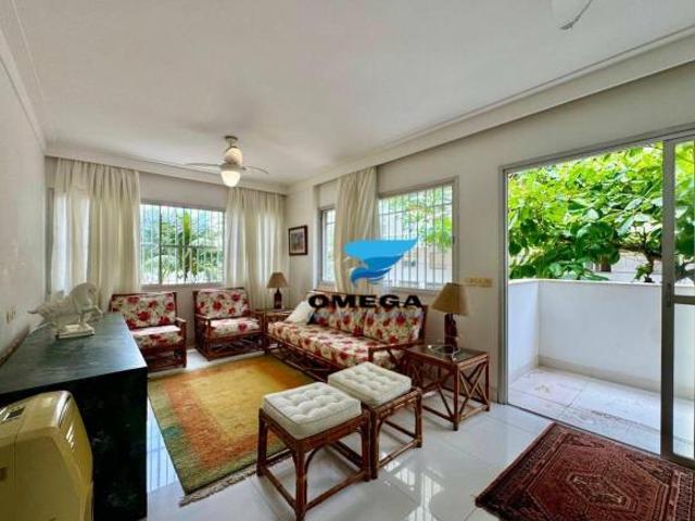 Apartamento com vista parcial para o mar à venda na praia das Pitangueiras no Guarujá I Omega Imovei