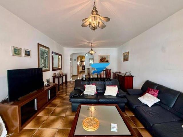 Apartamento com vista parcial para o mar à venda na Praia das Pitangueiras no Guarujá I Omega Imovei
