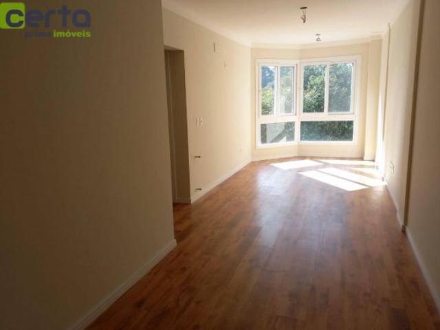Apartamento com vista para lago