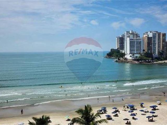 APARTAMENTO COM VISTA PARA O MAR REFORMADO