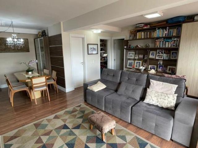 Apartamento com vista para o Guaíba e sacada ampla no Rossi Fiateci