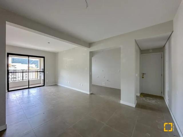 Apartamento novo, com Vista para o verde Florianópolis Ao lado do Shopping Primavera e Acate
