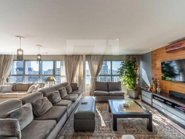 Apartamento com vista privilegiada no Itaim com 268m² de área útil