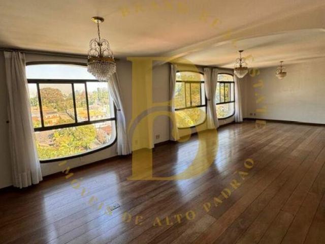 Apartamento com Vista Privilegiada e Planta Espetacular para Reforma