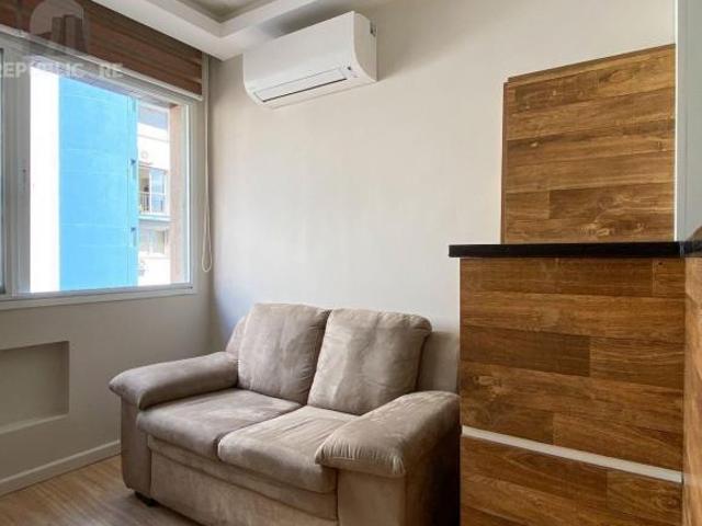 Apartamento completamente mobiliado em prédio com infra no Centro Histórico