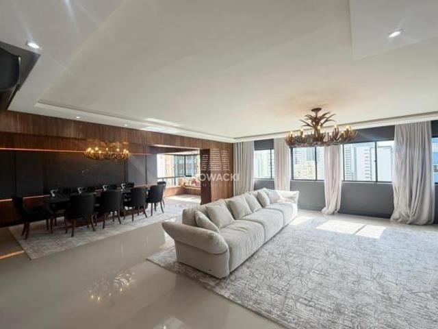 APARTAMENTO COMPLETAMENTE REFORMADO COM 4 DORMITÓRIOS E 2 VAGAS NO BATEL!