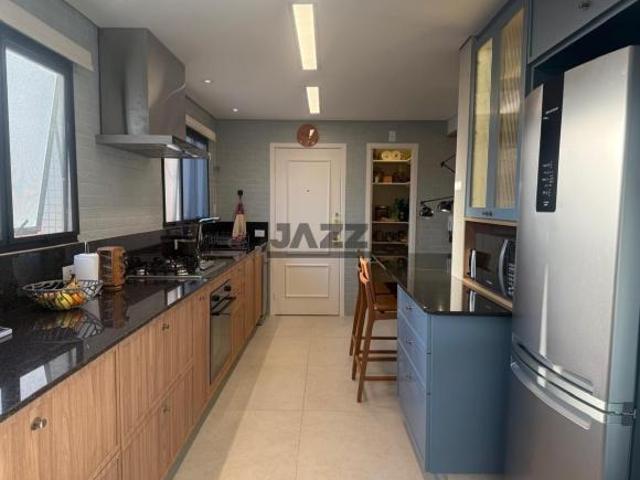 Apartamento Completíssimo de 138m² à Venda no Cambuí em Campinas