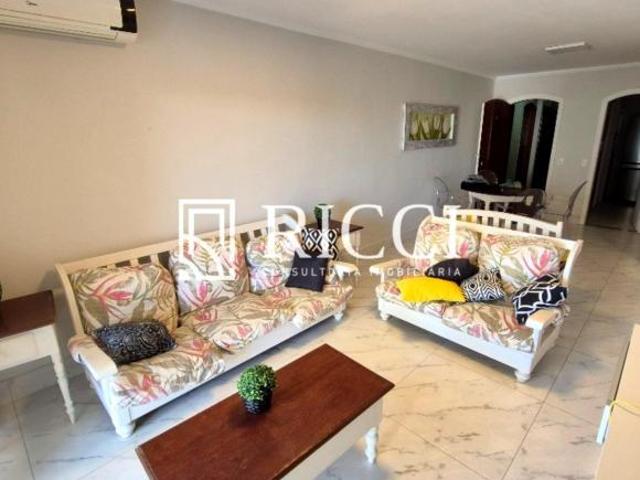 Apartamento conta com 3 quartos espaçosos, sendo 1 suíte