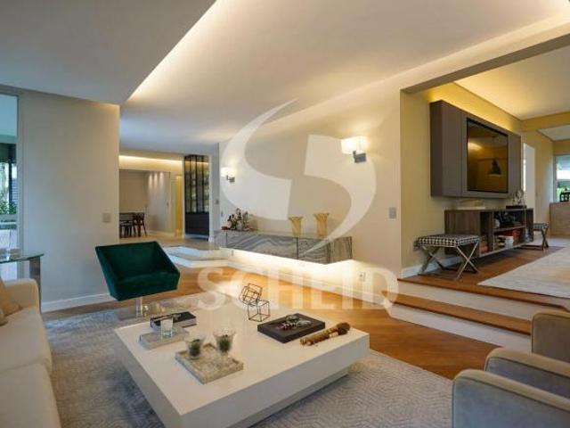 Apartamento contemporâneo e reformado com 3 quartos no Real Parque