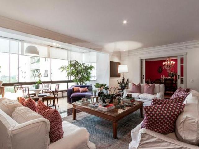 Apartamento Condomínio Alto de Pinheiros com 4 dormitórios