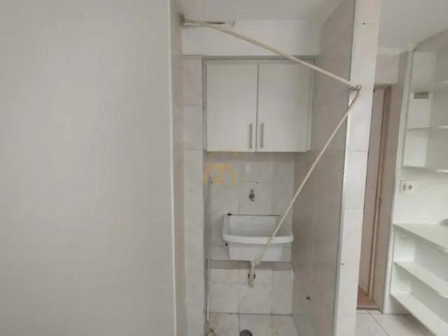 Apartamento condomínio Tiradentes vago