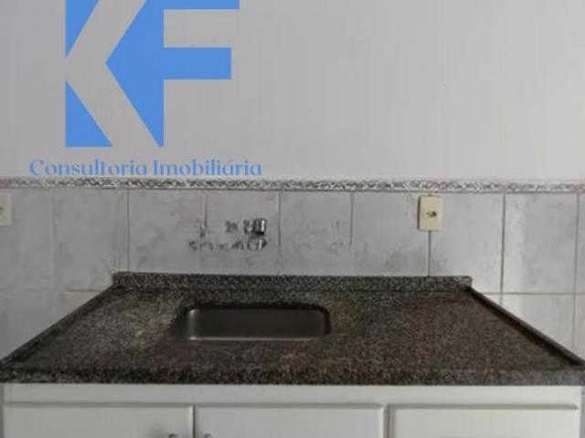 Apartamento confortável com 60m², sendo 2 dormitórios, sala ampla, cozinha, banheiro social, área de