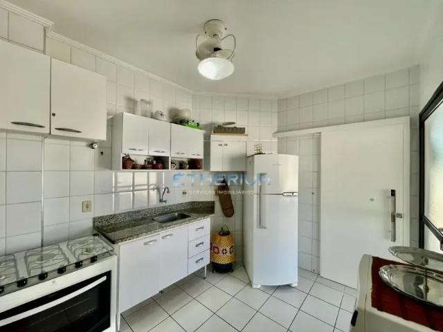 Apartamento cobertura, com 3 dormitórios, sendo uma 1 suíte  para venda e locação de temporada com 3