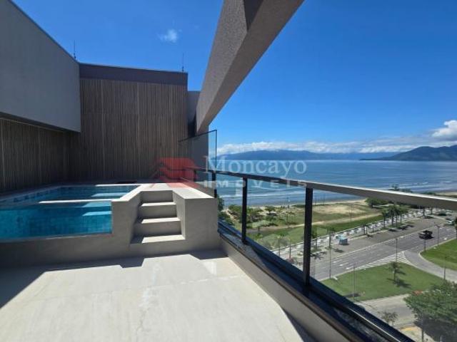 Apartamento cobertura com 3 suítes frente mar no Indaiá