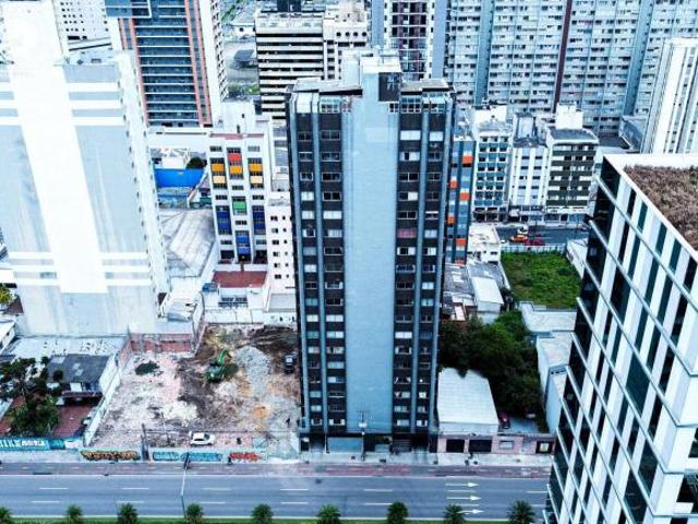 Apartamento Cobertura Duplex à Venda no Centro de Curitiba com Piscina e Vista Panorâmica