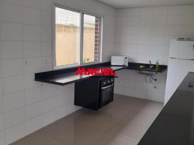 Apartamento cobertura novo no centro da cidade, 02 dormitorios, sala, cozinha, wc, 02 vagas de garag