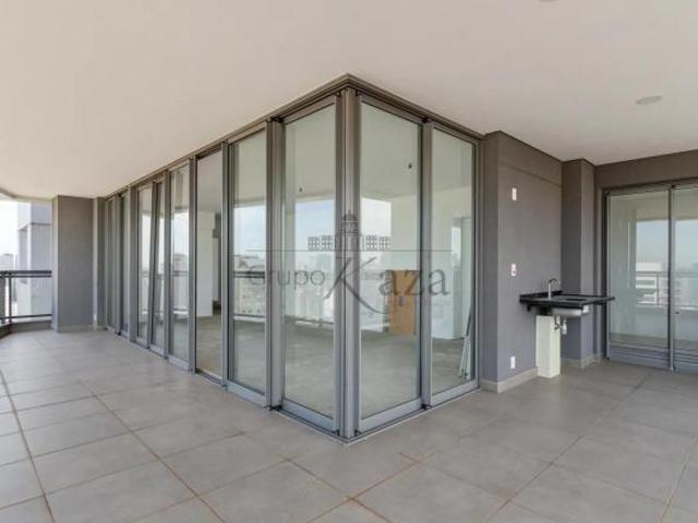Apartamento Cobertura Vila Nova Conceição 4 Suítes 324m² Próximo a FMU, fácil acesso a Parqu