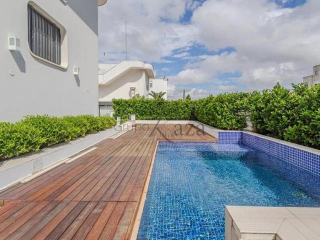 Apartamento Cobertura Vila Nova Conceição 501,49m². 3 Suítes 3 Vagas Vista Panorâmica