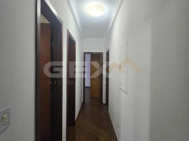 Apartamento clássico à venda no Centro, 3 quartos sendo 1 suíte com sacada