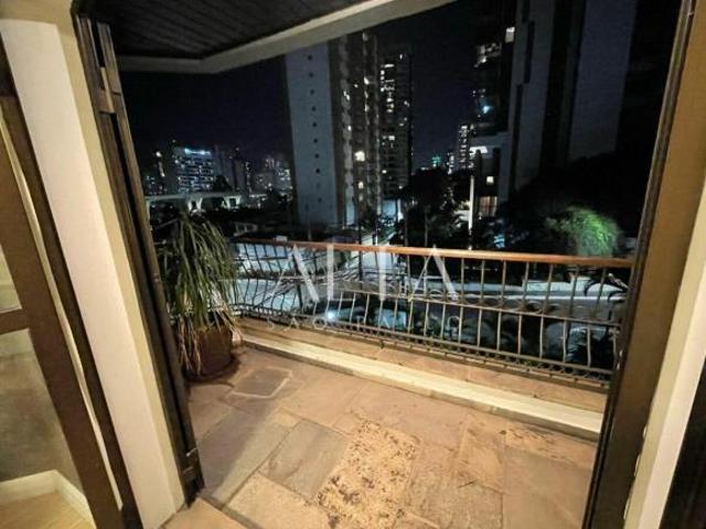Apartamento CLÁSSICO bem localizado no Brooklin com 03 dormitórios sendo 01 suíte e 02 vagas