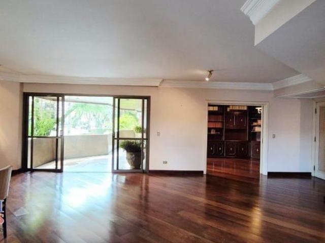 Apartamento Clássico, com 474m² privativos, 4 Quartos, 3 Vagas de Garagem, no bairro Bigorrilho