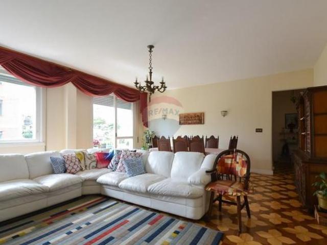 Apartamento classudo no coração da Bela Vista, andar alto,03 três dormitórios em 152m²