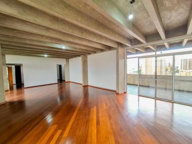 Apartamento de 405m² com 04 quartos sendo 02 suítes no Residencial Champs Elyséess á venda no Setor