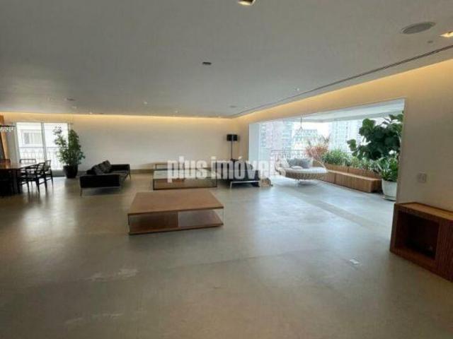 Apartamento de 450m², 3 suítes ao lado do Parque do Povo