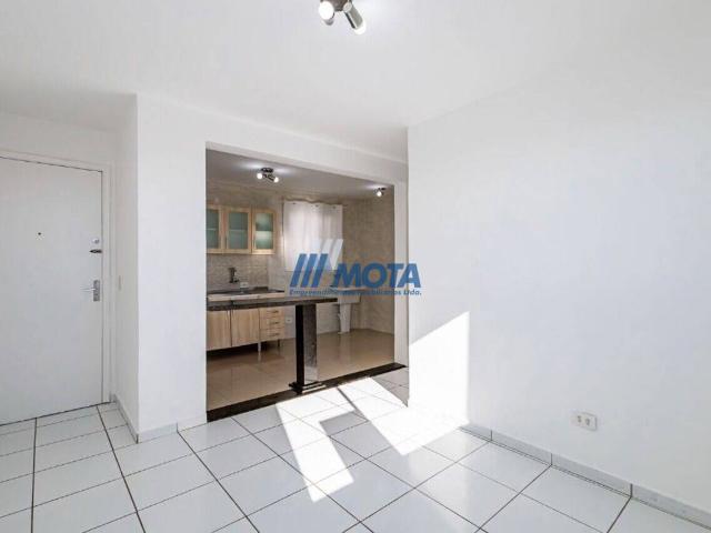 Apartamento de 46 m² na Atílio Brunetti Capão Raso Curitiba PR, aluguel por R$ 2.000/mês