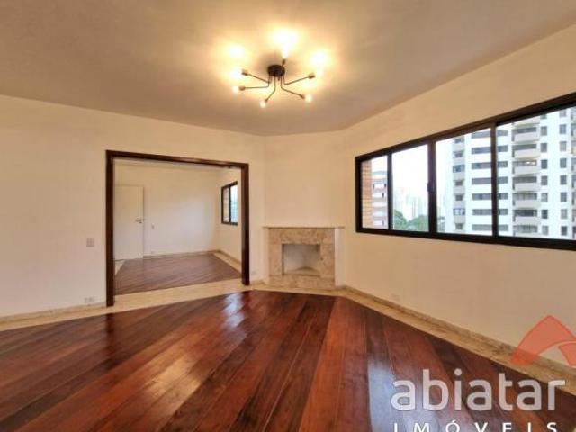 Apartamento de 4 dormitórios com suítes de 236m² com vaga Vila Suzana