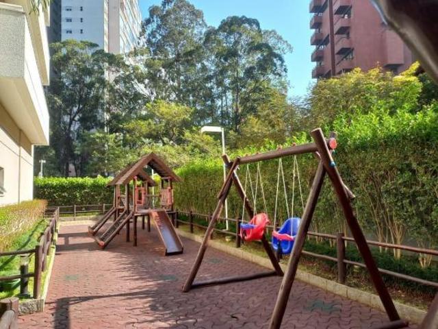 Apartamento de 4 dormitórios e 3 vagas no condomínio Brisas, na Guilherme Dumont Vilares, em São Pau