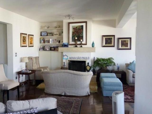 Apartamento de 4 dormitorios e 3 vagas próximo aos Metrô Ana Rosa