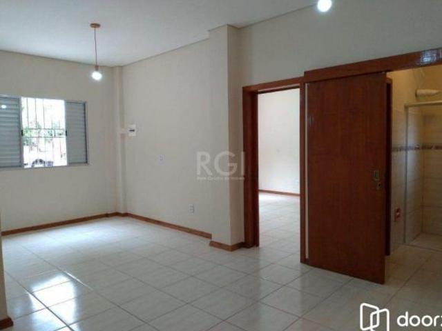 Apartamento de 4 dormitórios, sendo 2 suites, no bairro Petrópolis DESOCUPADO