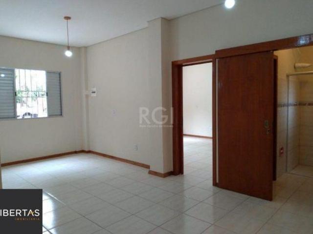 Apartamento de 4 dormitórios, sendo 2 suites, no bairro Petrópolis DESOCUPADO