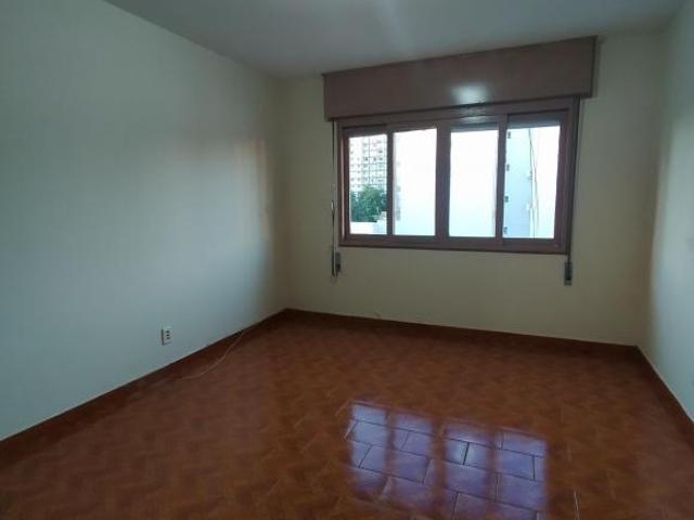 Apartamento de 4 dormitórios, 02 banheiros, 01 vaga, centro canoas