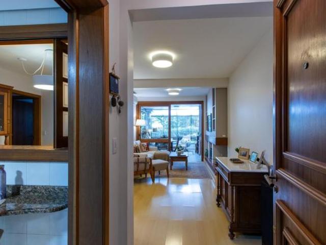 Apartamento de 4 dormitórios, 1 suíte e 2 vagas escrituradas Bairro Ipanema