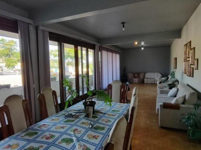 Apartamento de 4 dormitórios, 2 suítes, sacada, living para 2 ambientes bem amplo