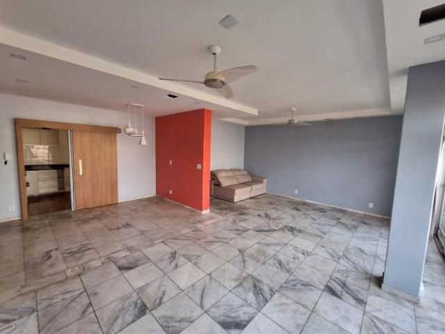 Apartamento de 4 quartos, 226m² no bairro Centro, em Juiz de Fora