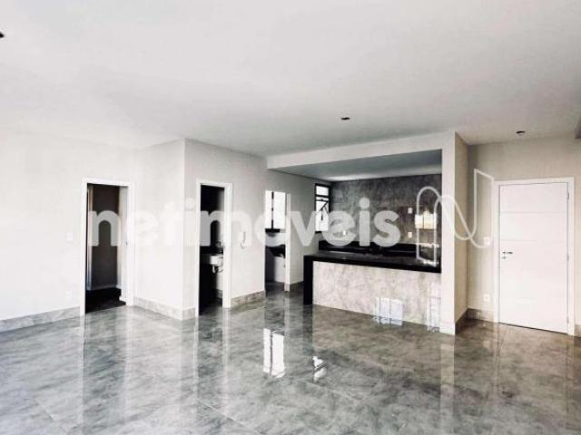 Apartamento de 4 quartos com 3 suítes à venda no Castelo!
